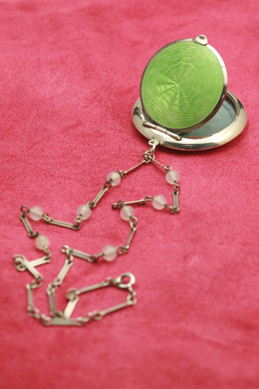 Lime Green Necklace | 1910 | Kanebo Antique Compact Collection
