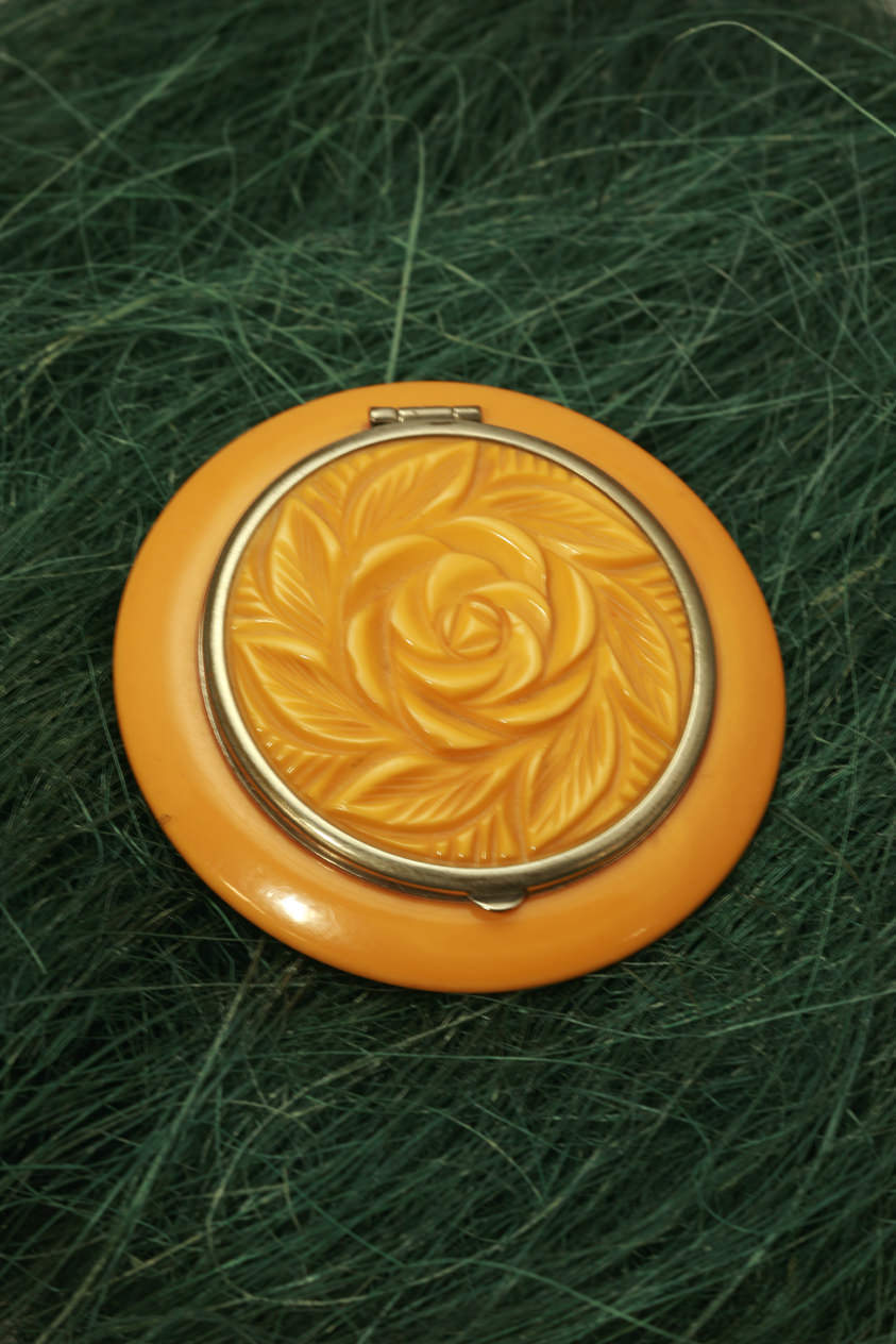 Yellow Rose | 1930 | Kanebo Antique Compact Collection